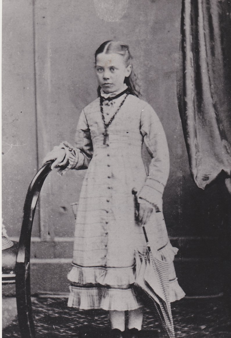 emily-ferris – Comte de Paris Descendants